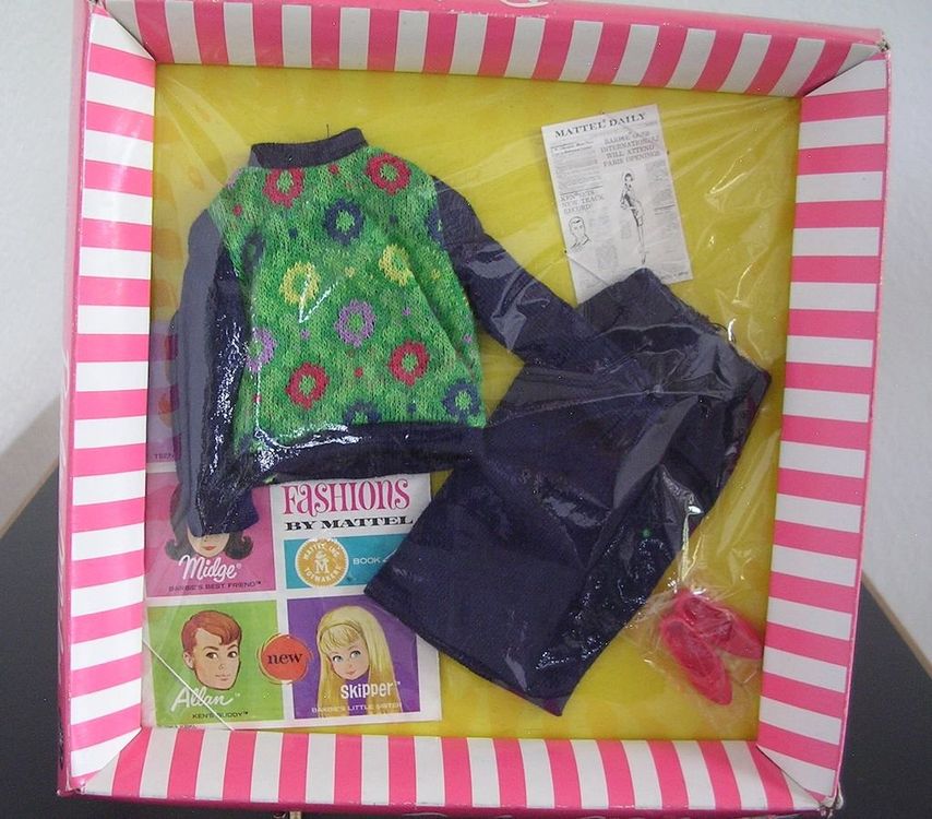 Barbie's never removed from box outfit Knit Hit from 1965 (Neu und ...