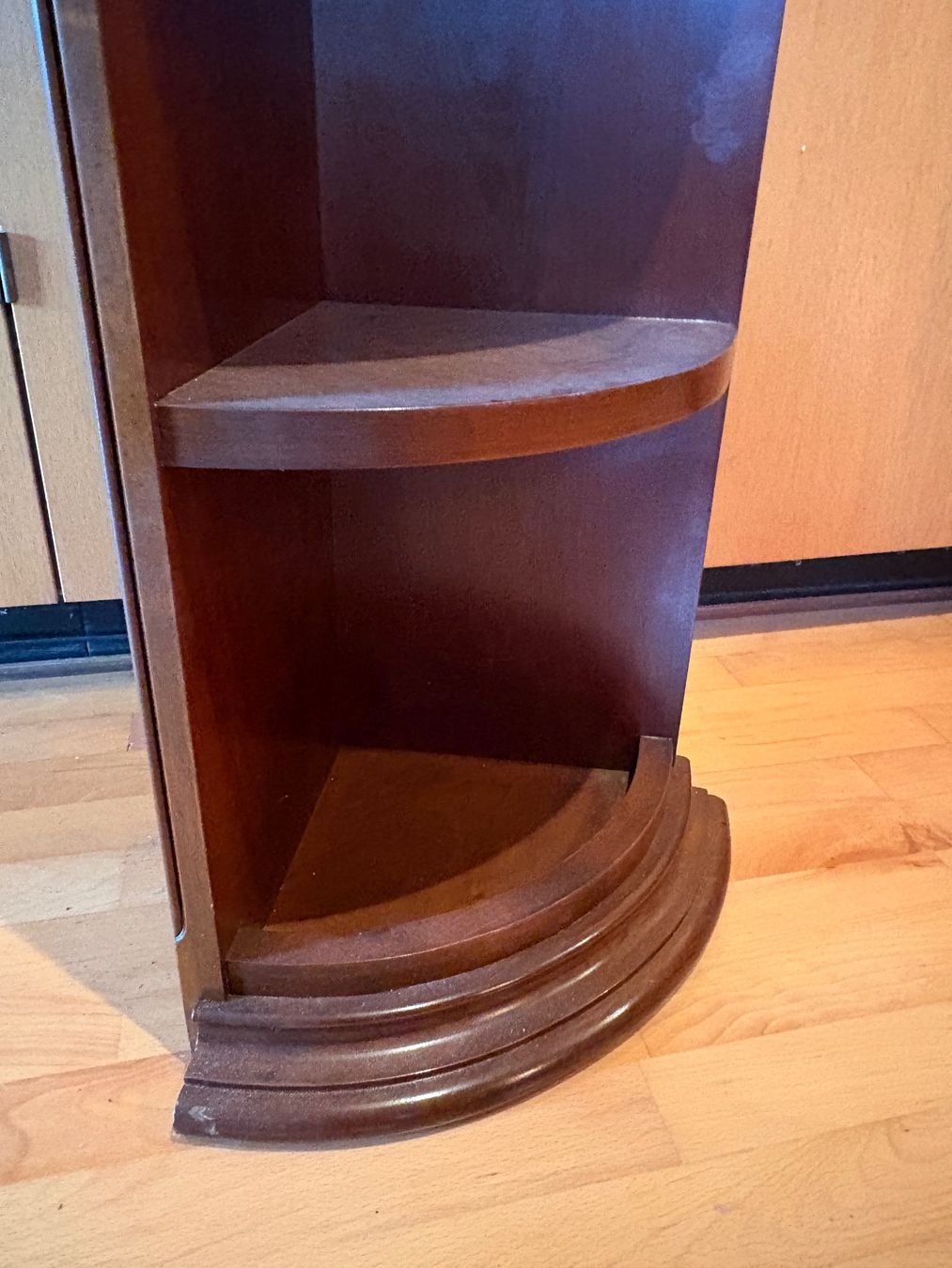 2 meubles d'angle en bois (D'occasion) à Founex pour CHF 50 – retrait ...