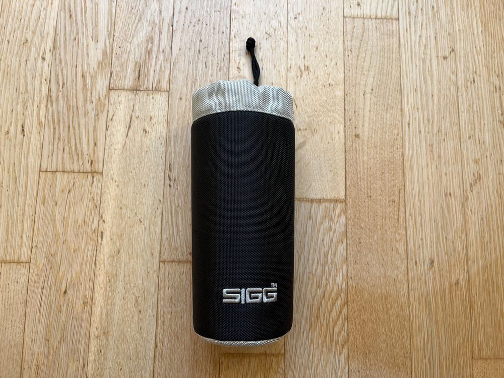 SIGG Schutzhülle aus Neopren – für die 1 Liter Flasche (Gebraucht) in ...