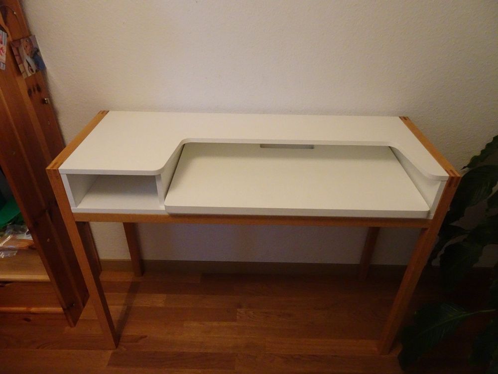 Pult (Gebraucht) in Zürich für CHF 32 – nur Abholung auf Ricardo kaufen