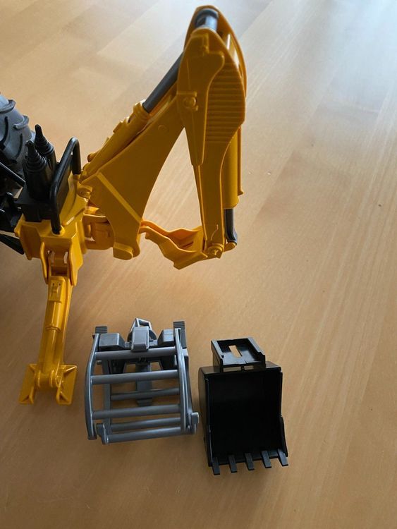 Bruder Traktor + Heckbagger mit Greifer | Kaufen auf Ricardo