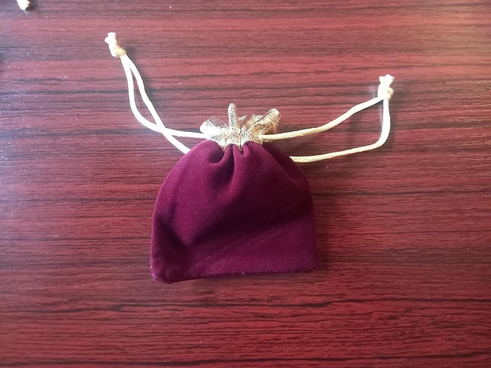 150x burgunderrote Samtbeutel / pochettes en velours | Kaufen auf Ricardo