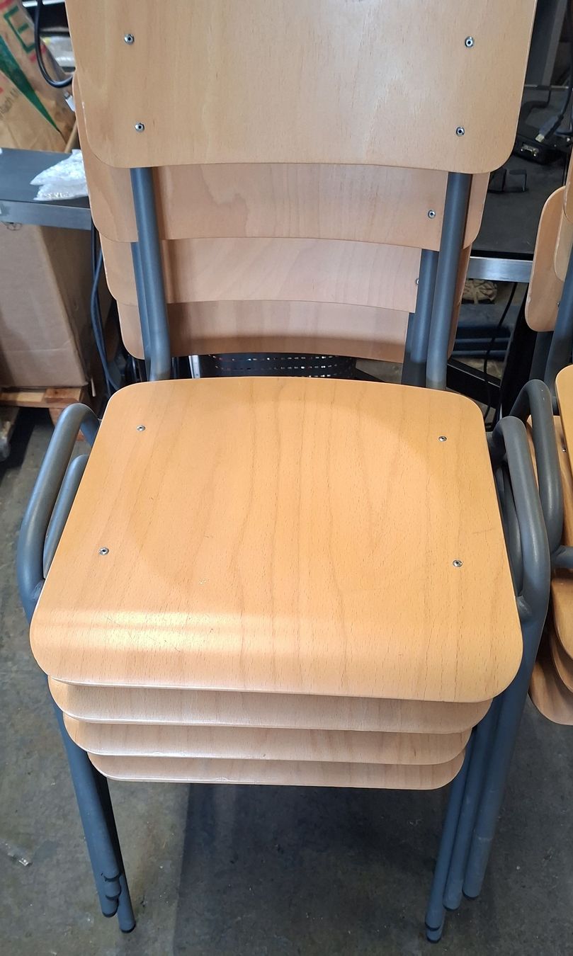 8 Stück, stapelbare Holzstühle, ideal für Büro oder Esszimme (Neu ...