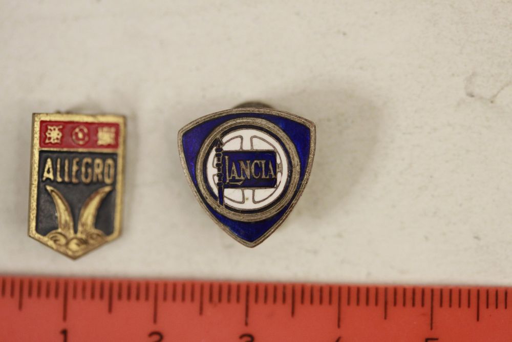 2 badges ancien voiture | Kaufen auf Ricardo