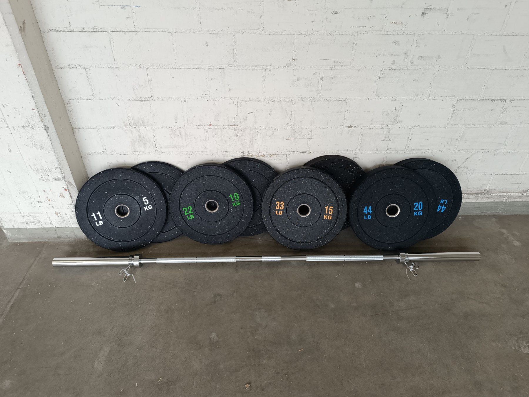 Hantelscheiben Set Hi-temp 100kg mit Langhantel 15kg (neue) (Neu und ...