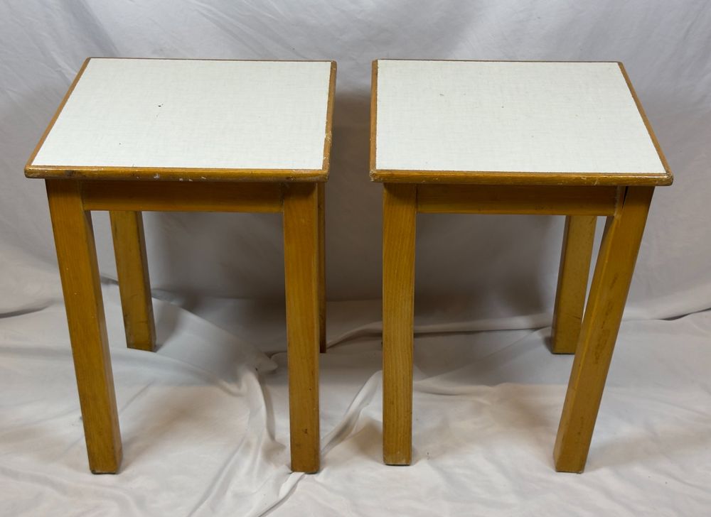 Paire de tabourets anciens en bois – Années 50 (D'occasion) à Tramelan pour CHF 40 – retrait ...