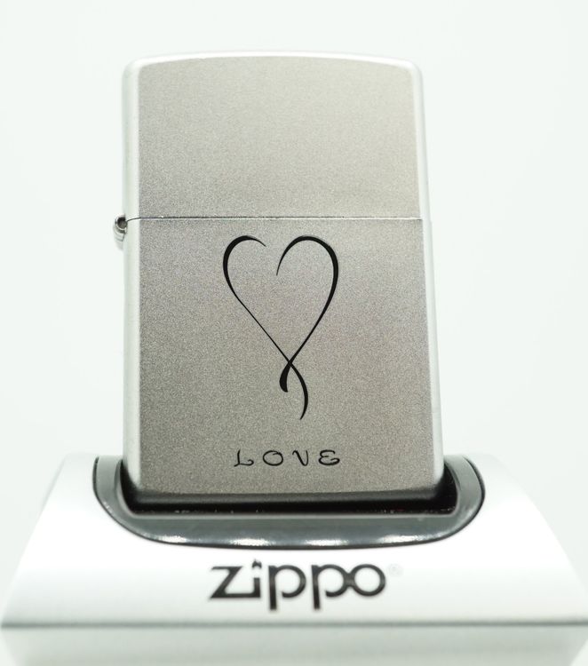 ZIPPO® LOVE - SATINSTEEL - print - 2009 - UNGEZUENDET (Neu (gemäss ...