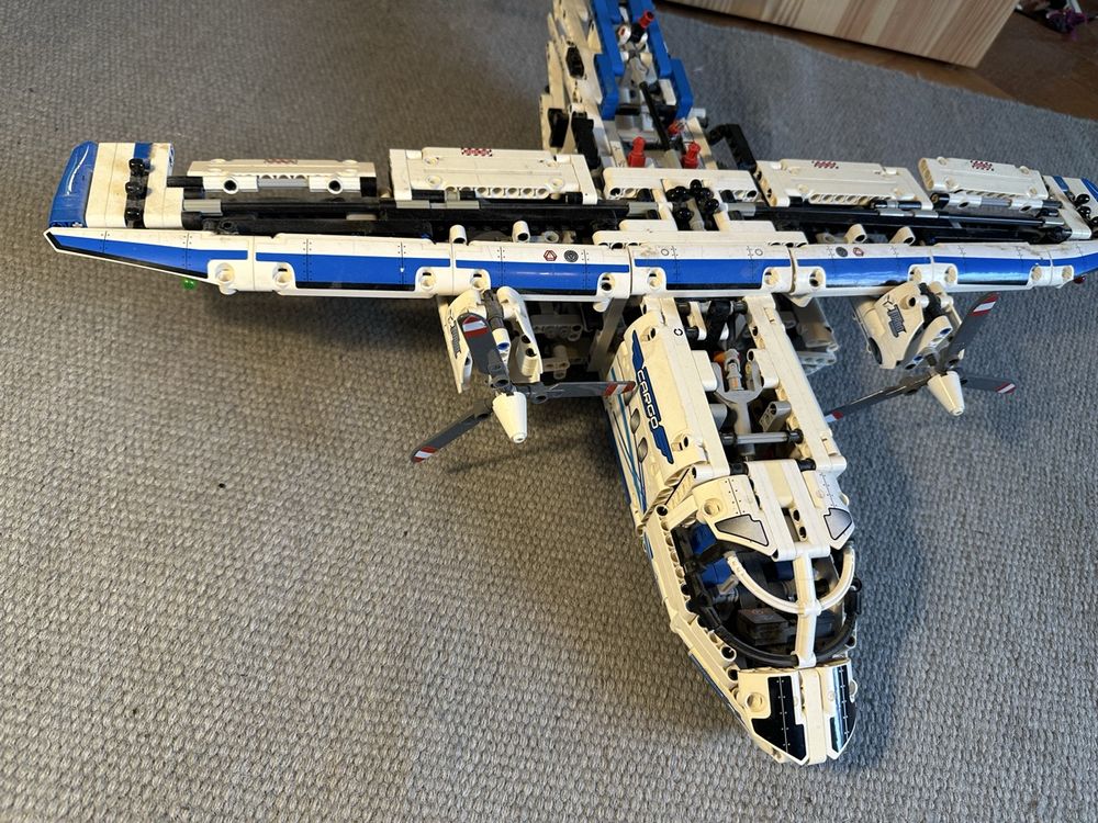 Lego Technic Frachtflugzeug 42025 - Komplett mit Anleitung! (Gebraucht ...