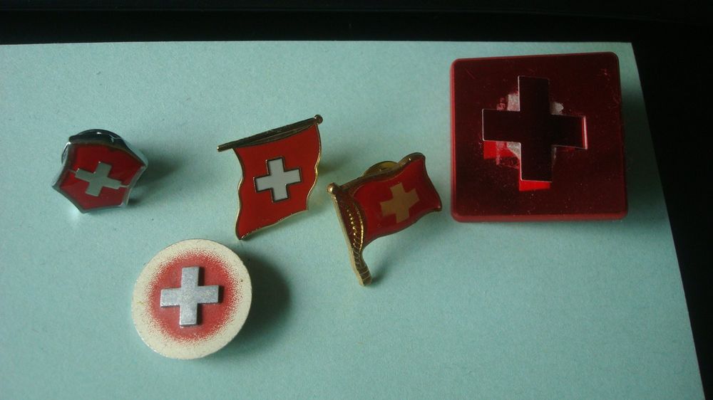Diverse Pins und Abzeichen Schweizer Kreuz (Gebraucht) in Münchenstein ...
