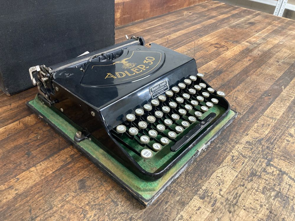Adler 30 Schreibmaschine aus 1930 Jahren (Gebraucht) in Bretzwil für ...