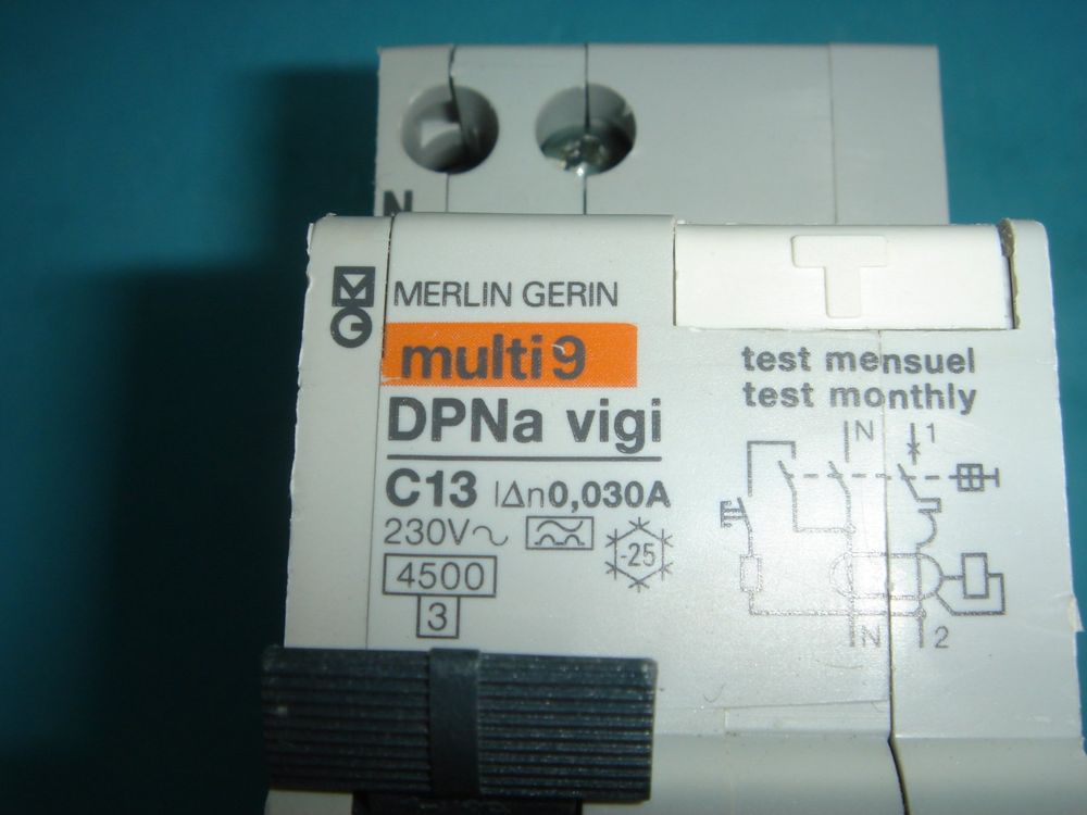 FI-Schalter MERLIN GERIN multi9 DPNa vigi C13 30mA | Kaufen auf Ricardo