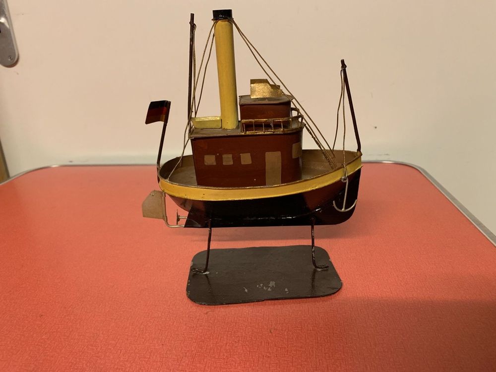 Schiff aus Blech. (Gebraucht) in Lanzenhäusern für CHF 9.9 – mit ...