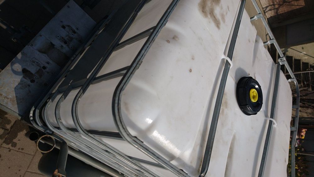 Anhänger mit Wassertank IBC (Gebraucht) in Gampelen für CHF 350 – nur ...