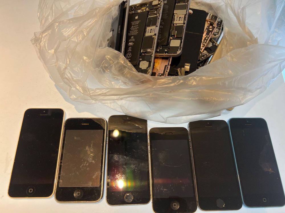 iPhones défectueux/pièces détachées dès 1frs.- (0403/5) (Defekt) in ...