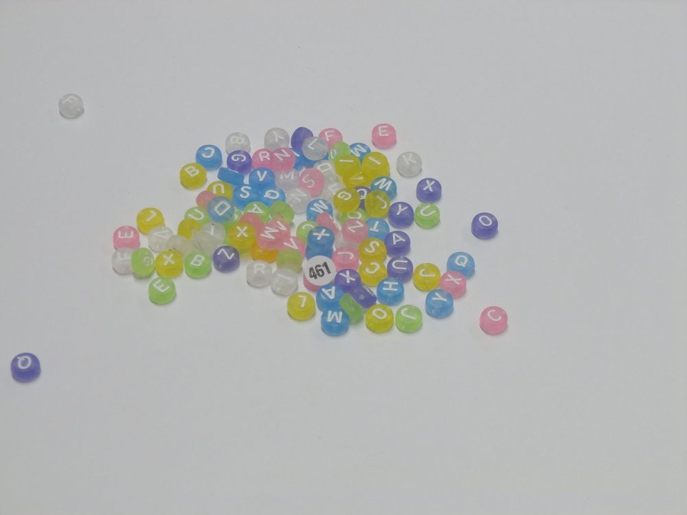 200 Acryl Perlen "Buchstaben" MIX (461) (Neu und originalverpackt) in Blatten-Naters für CHF 2 ...