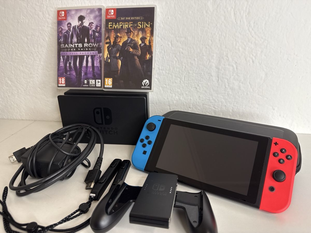 Nintendo Switch bundle with 2 Games - LIKE NEW! 🙌🏼🎮🔥 (Gebraucht) in ...