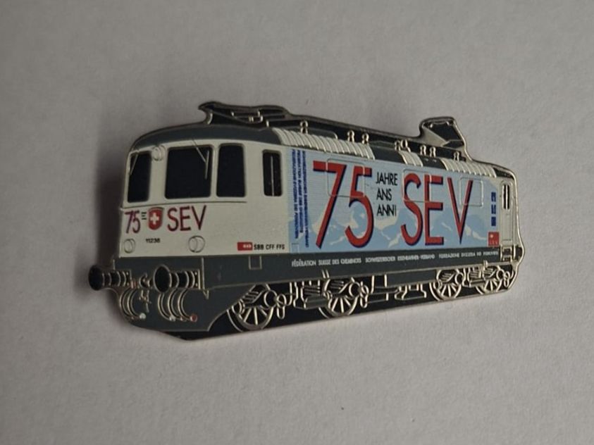 Pin SBB Zug 75 Jahre SEV - Box 51 (Gebraucht) in Köniz für CHF 1 – mit ...