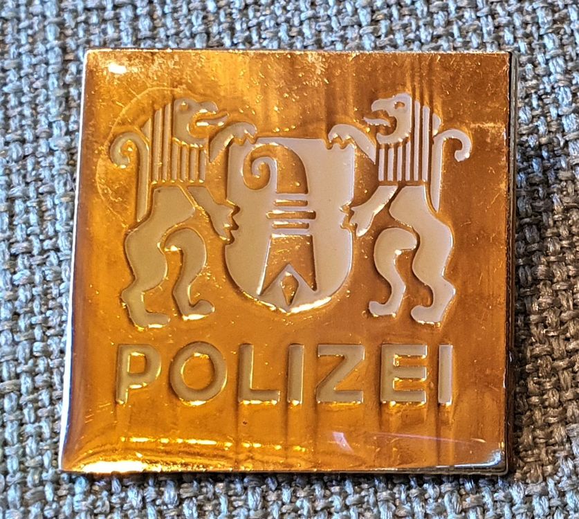 L723 - Pin Basel Basler Polizei Logo (Gebraucht) in Reinach BL für CHF 2 – mit Lieferung auf ...