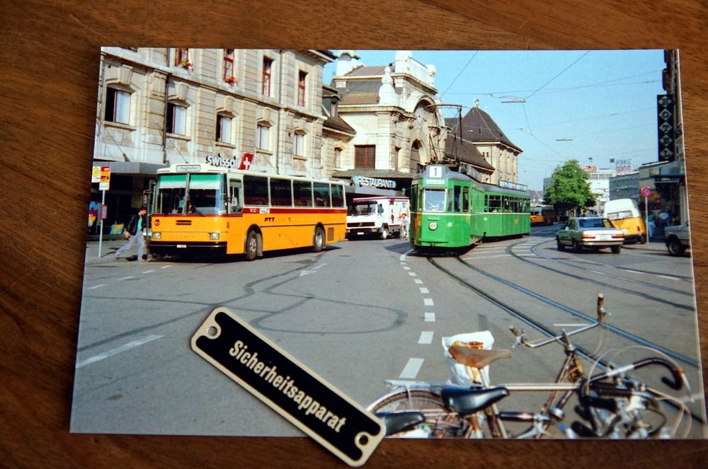 Bahnhofplatz Basel SBB mit Tram und PTT/Saurer Bus (Foto) (Gebraucht ...