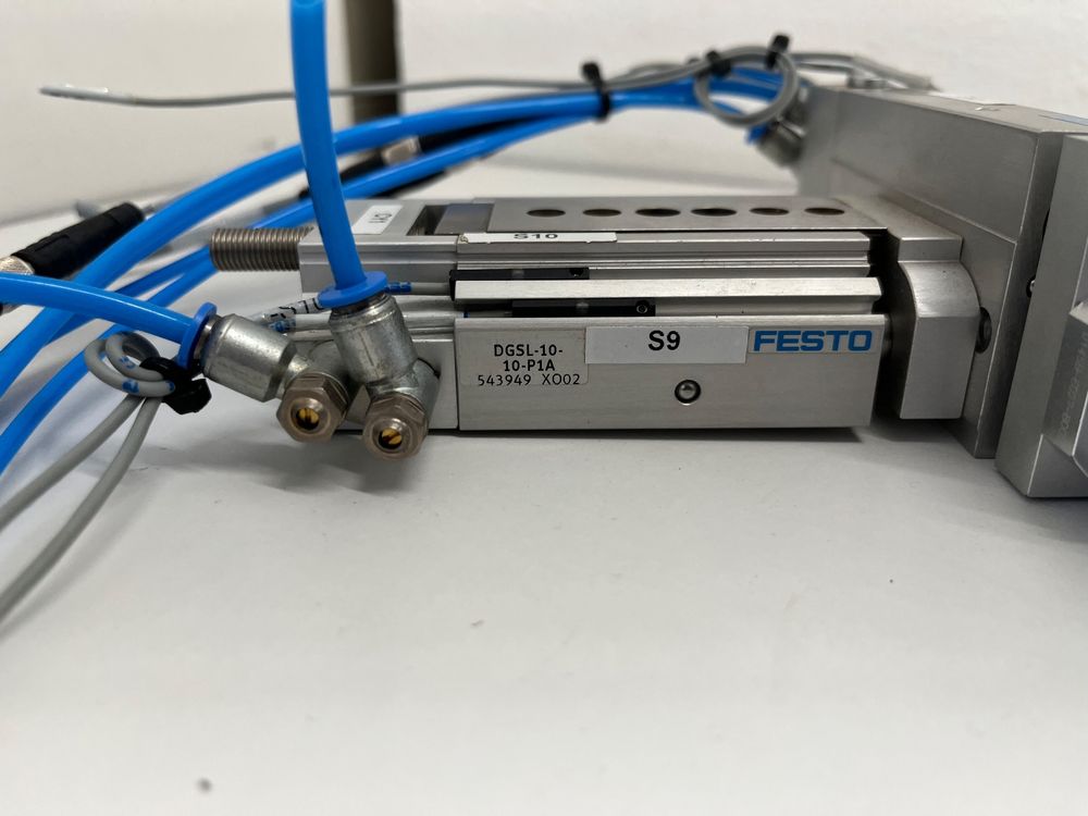 Festo 2 Linearzylinder und 1 Greifer mit Endschaltern | Kaufen auf Ricardo