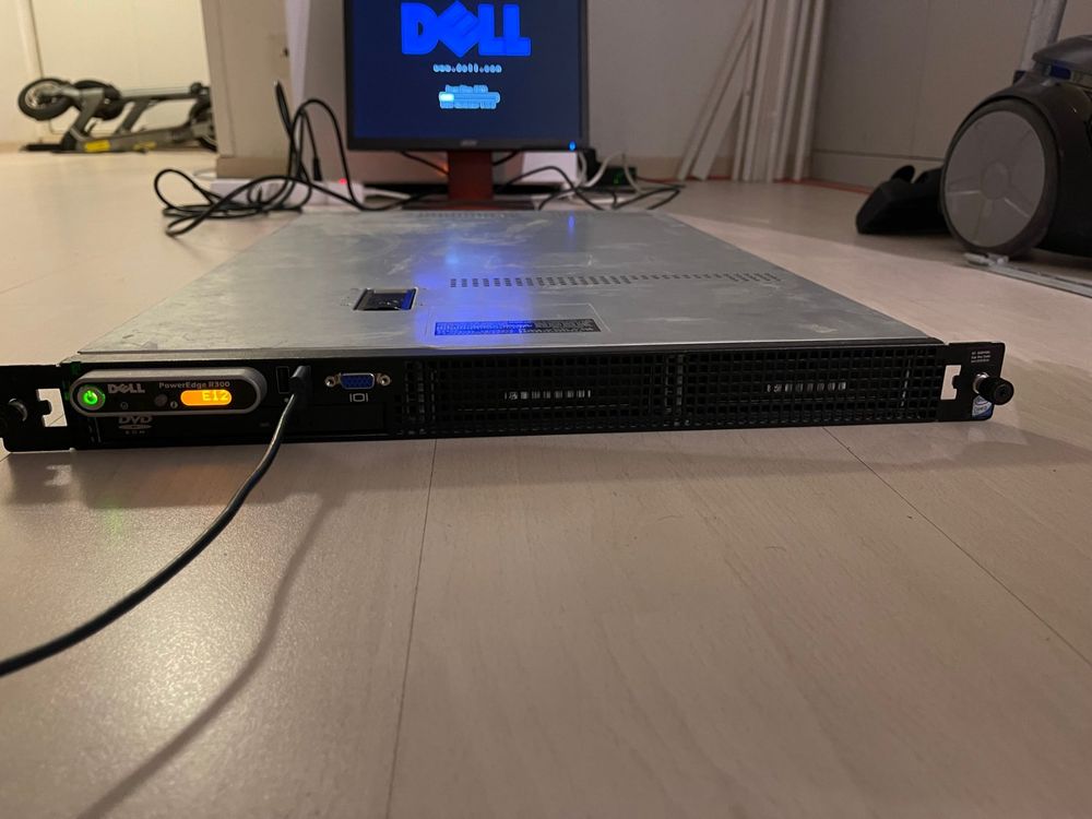 Dell PowerEdge R300 Xeon X5450 4GB Ram 2*160GB Festplatten (Gebraucht ...