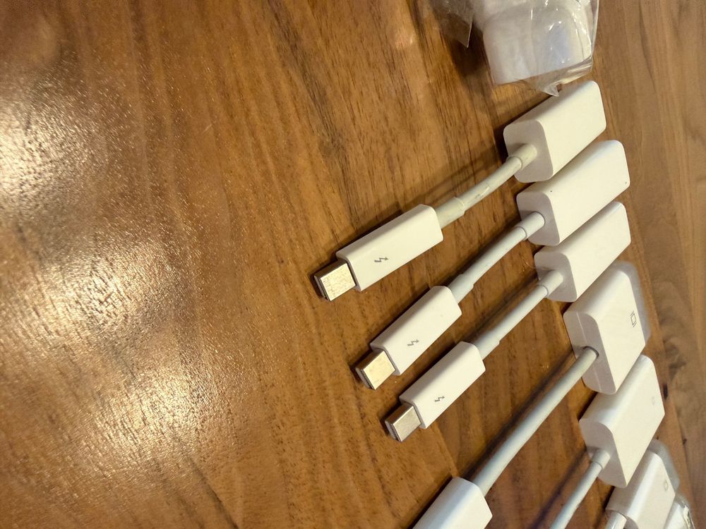 Apple Adapter Set: Mini DisplayPort, DVI,VGA... (Gebraucht) in zürich ...