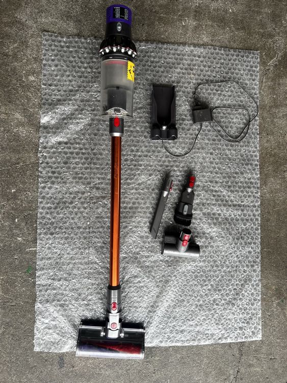 Dyson cyclone v10 absolute (Gebraucht) in Aristau für CHF 200 – mit ...