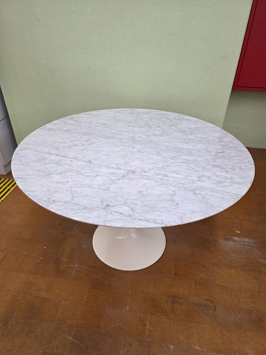 Designer Tulip Tisch aus Marmor (Gebraucht) in Lichtensteig für CHF ...