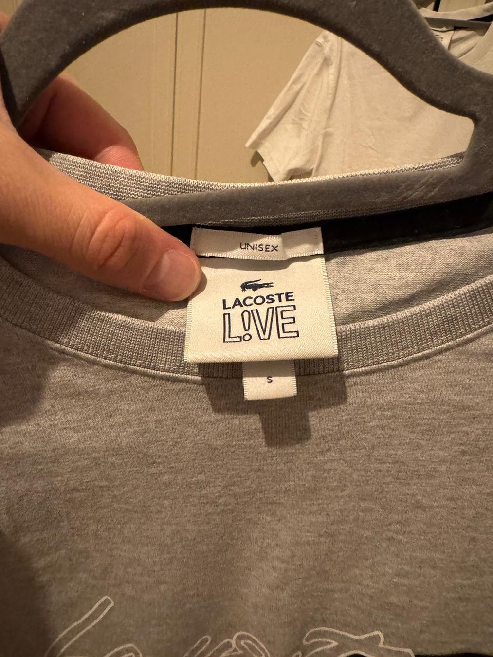 T-Shirt Lacoste Live gris (D'occasion) à Fribourg pour CHF 10 – avec ...