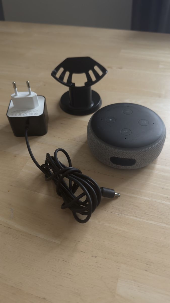 Amazon Echo Dot 3 Generation mit Netzteil und Halterung (Gebraucht) in ...