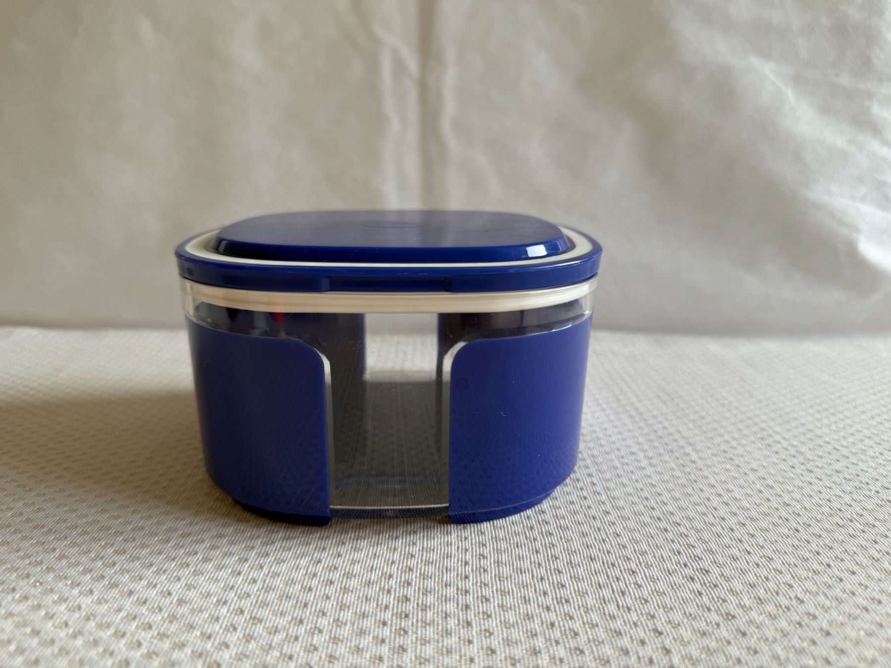 Tupperware - boîte - 0,7L - bleu (D'occasion) à Sion pour CHF 10 – avec ...