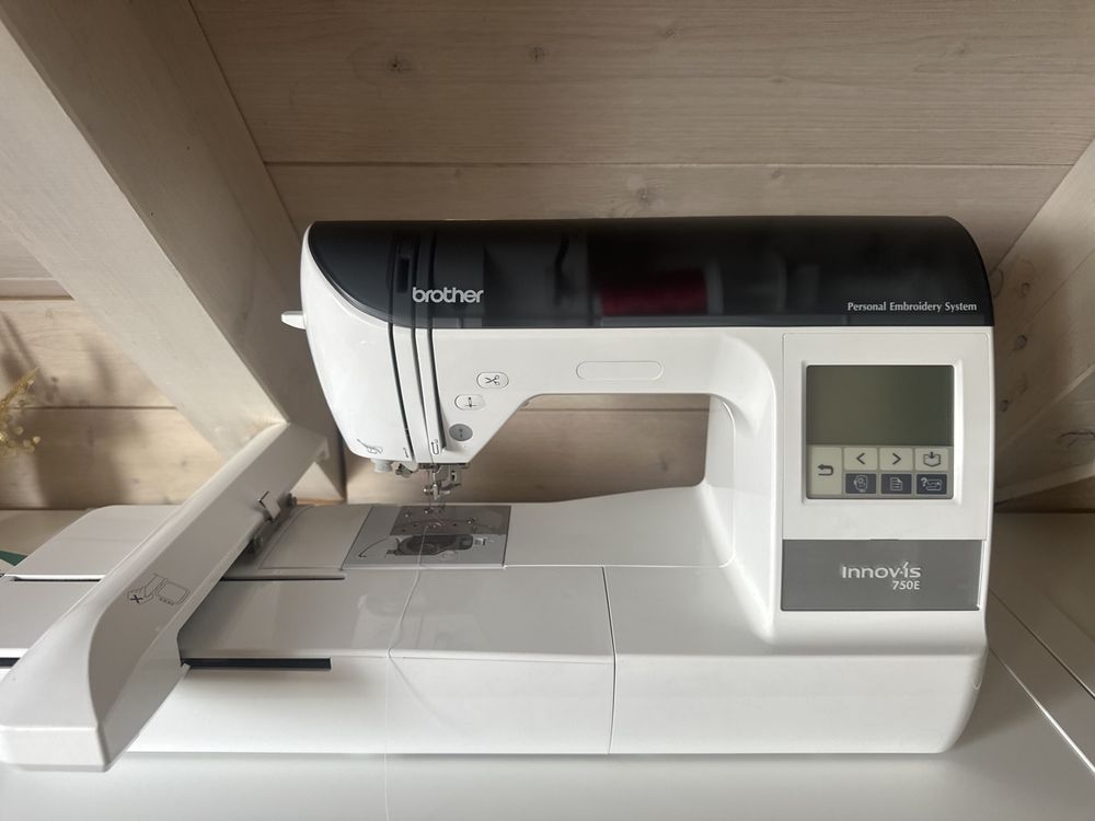 Brother Stickmaschine Innovis 750E mit Stickgarn (Gebraucht) in Schötz für CHF 690 – nur ...