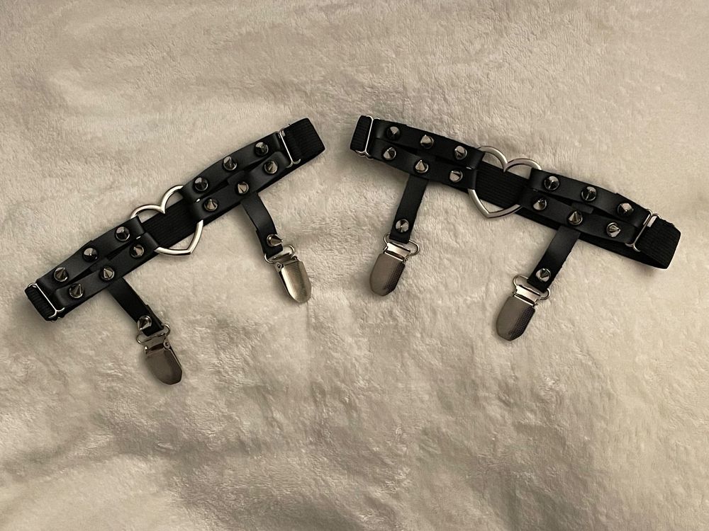 Strumpfhalter mit Nieten **NEU** (Neu (gemäss Beschreibung)) in ...