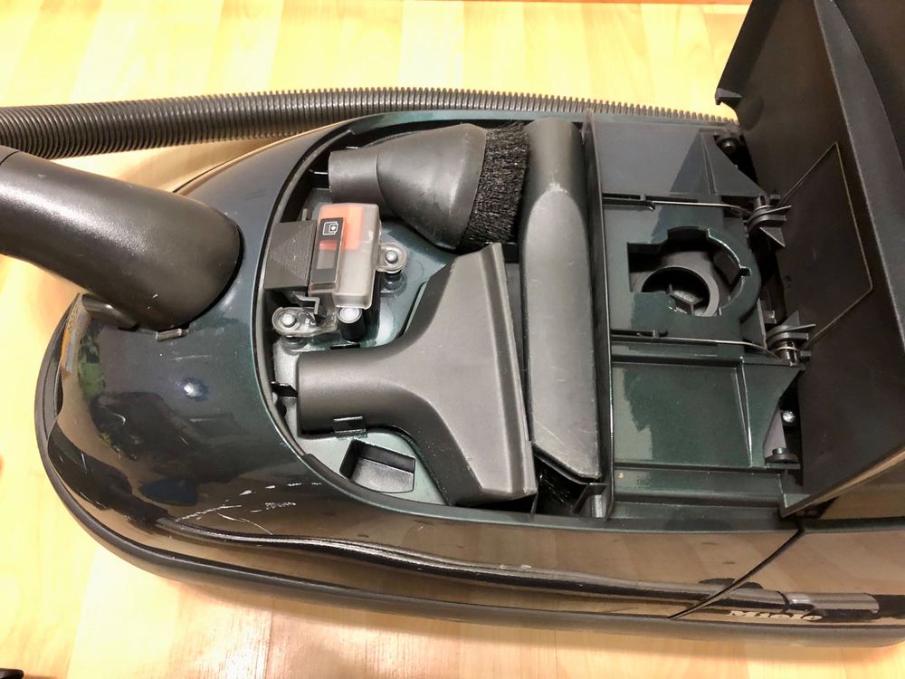 Staubsauger Miele S444i Air Clean plus/1500W mit Turbobürste | Kaufen ...