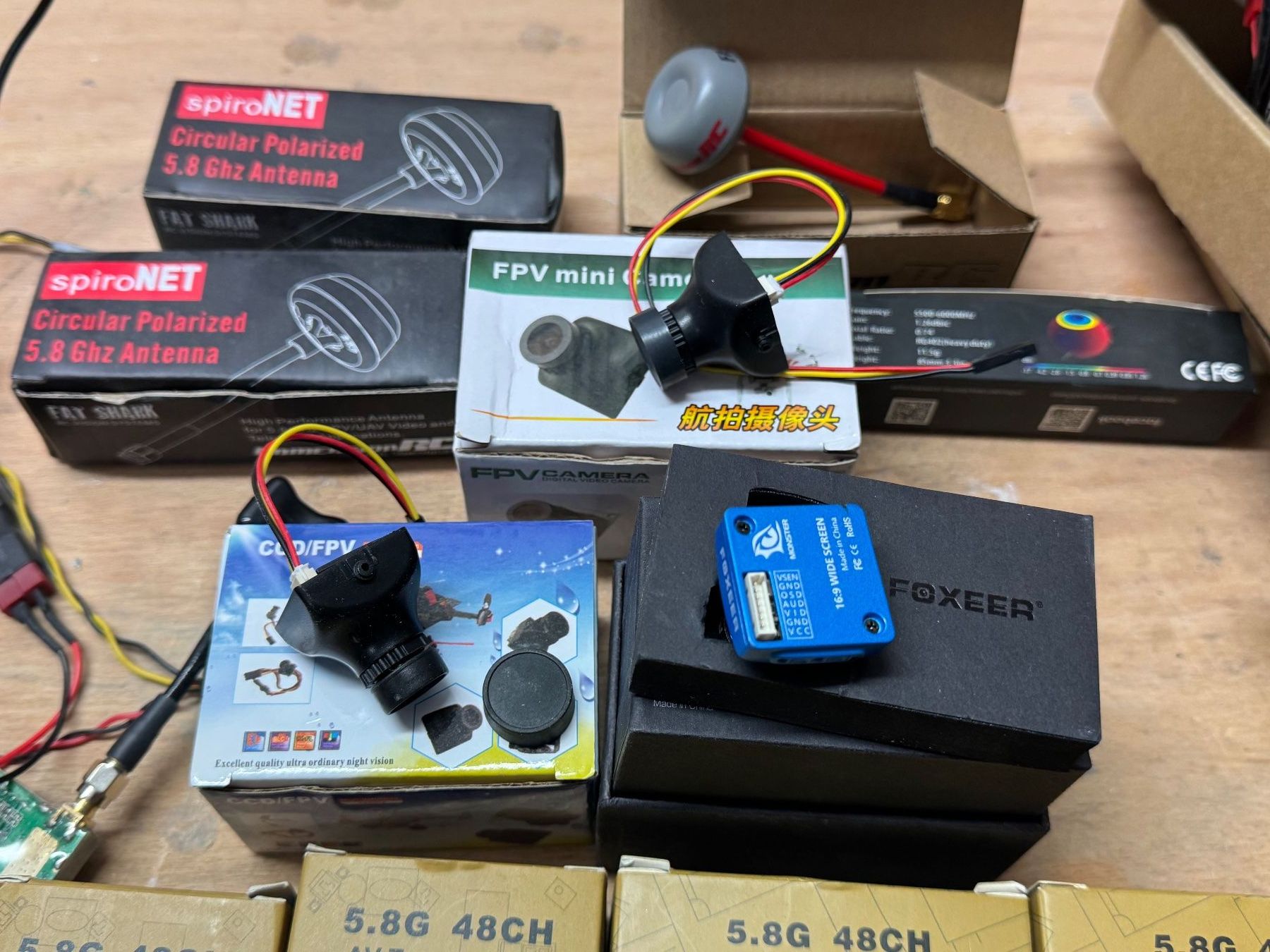 2 FPV Monitor Sets mit RC832 plus 5.8G Empfänger komplett (Gebraucht ...