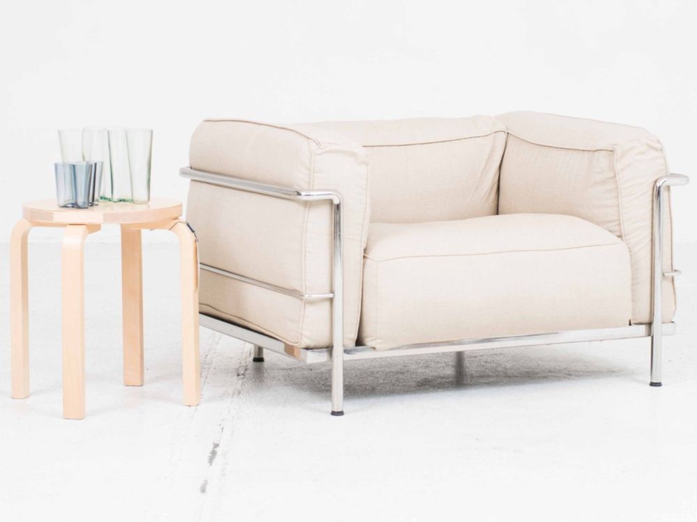 Cassina LC3 Sessel von Le Corbusier in sandfarbenem Stoff (Gebraucht) in Zürich für CHF 3380 ...