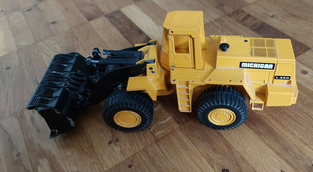 Radlader Michigan L 320 (Gebraucht) in Frauenfeld für CHF 5 – mit ...