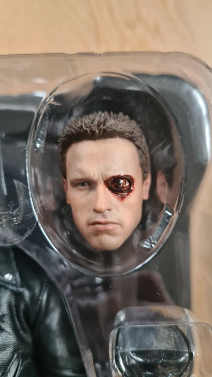 Hot Toys Terminator Battle Damaged (Gebraucht) in Embrach für CHF 220 ...