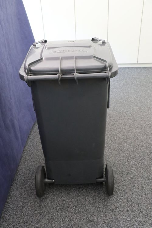 Mülltonne, fahrbar, ca. 90 cm hoch | Kaufen auf Ricardo