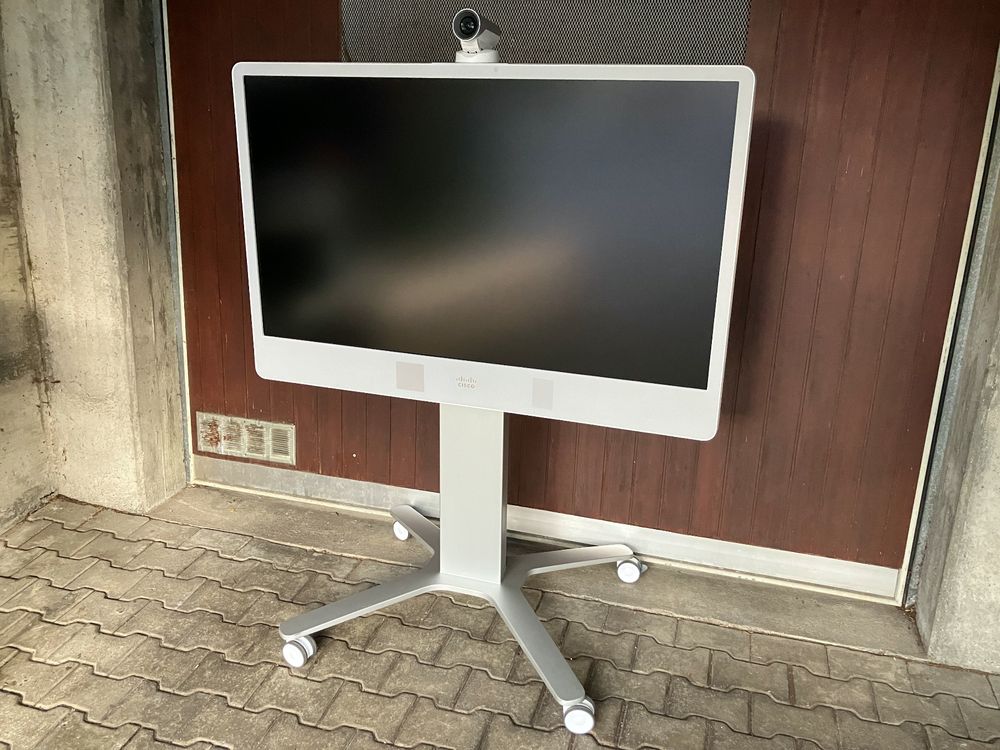 55" TV Public Display Bildschirm Cisco MX300 G2 auf Rollen | Kaufen auf ...
