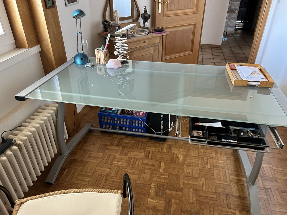 Pult/ Schreibtisch aus Glas und Metall (Gebraucht) in Ossingen für CHF ...