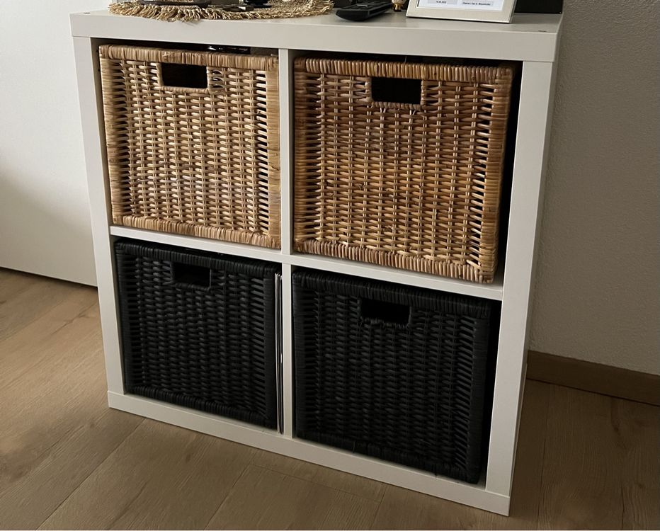 Weisses Ikea Kallax Regal mit 4 Körben, Rattanoptik | Kaufen auf Ricardo