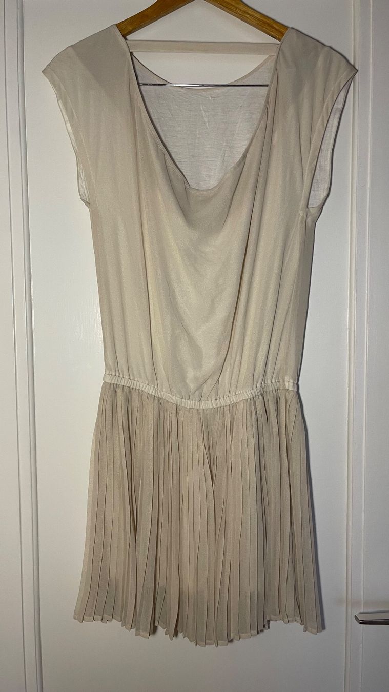 Robe beige taille basse (D'occasion) à Territet pour CHF 5 – avec ...