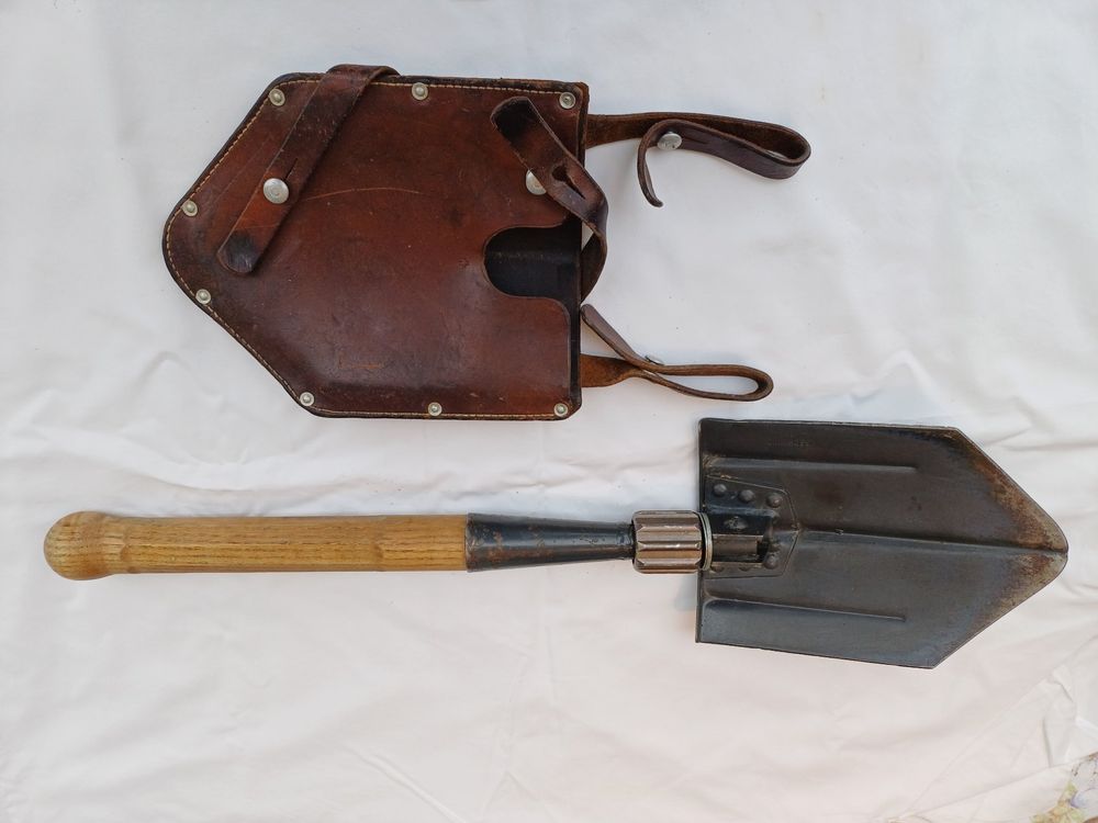 Originaler Schweizer Militär Klapp-Spaten mit Lederfutteral (Gebraucht ...