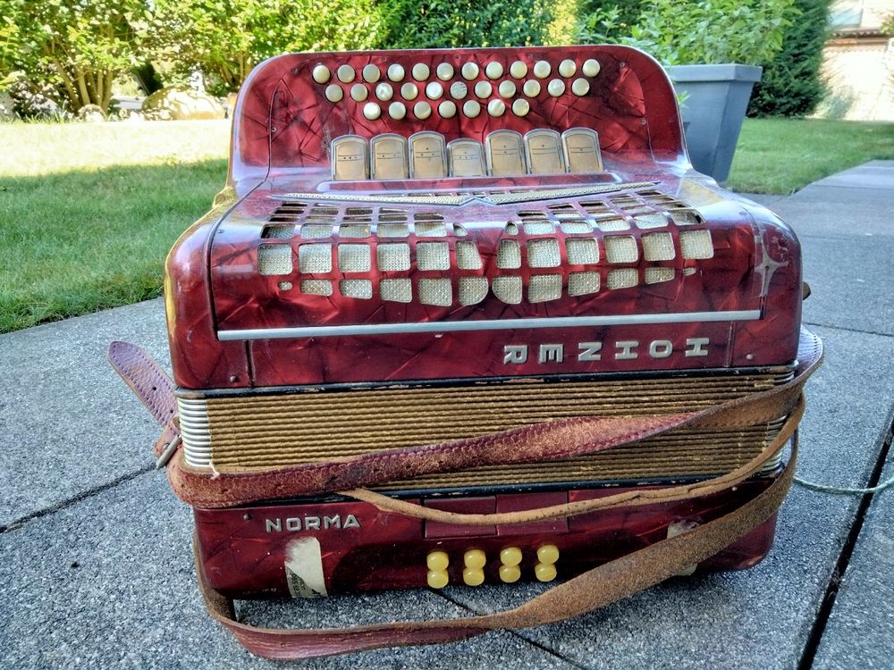 Antikes Akkordeon "Hohner Norma" rot, Handzuginstrument | Kaufen auf ...