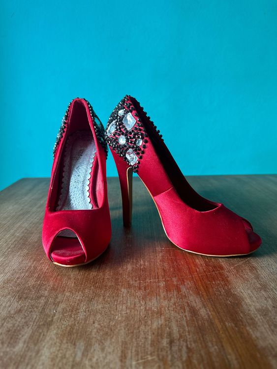 Rote Satin High Heels mit Strass Gr. 36👠 (Gebraucht) in bern für CHF 20 ...