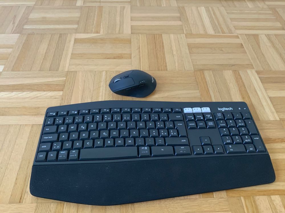 Cordless Logitech K850 Swiss keyboard + M720 mouse (Gebraucht) in ...