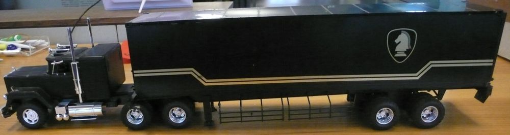 GMC Semi Truck & Trailer Knight Rider K.I.T.T. 1 28 Aoshima (Defekt) in ...