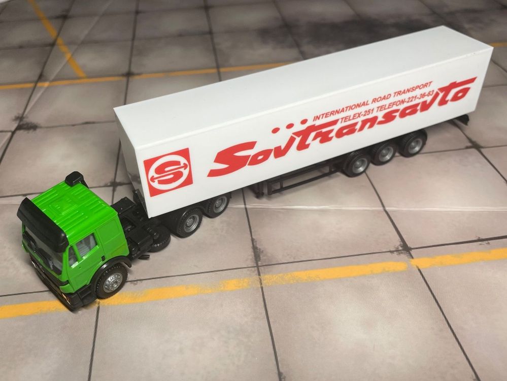 MB Actros Sovtransauto (grün/weiss) latein. Schrift 1/87 (Neu und ...