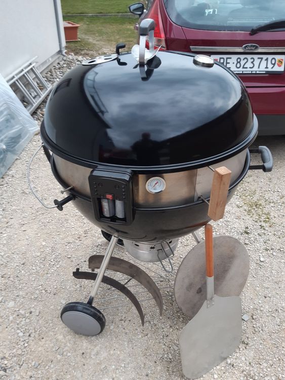 Weber 67cm + Pizza-, Spiess-Set, Top ! (Gebraucht) in Messen für CHF ...